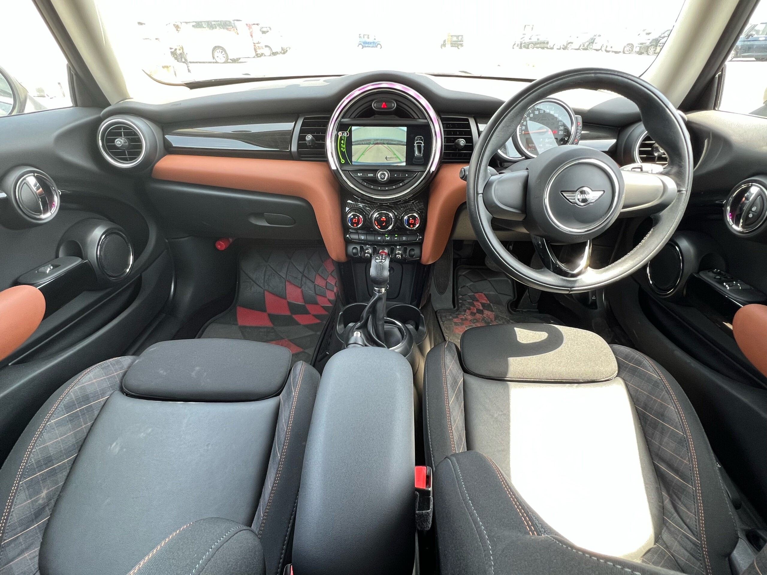 【試乗レポート】ミニクーパーセブンに乗った感想をご紹介！ - SANE CARS BLOG